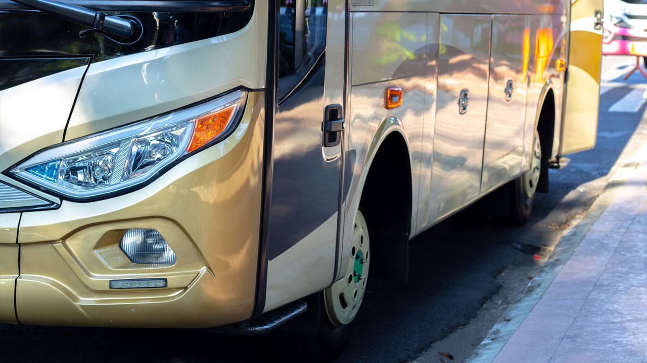 18 Things to Carry While Traveling Long Distance by Train or Bus - No ...